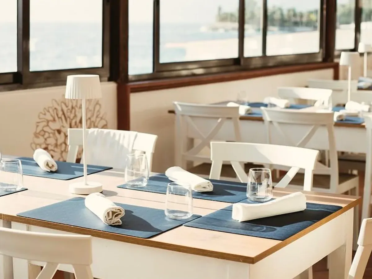 Book a table | Stella Marina