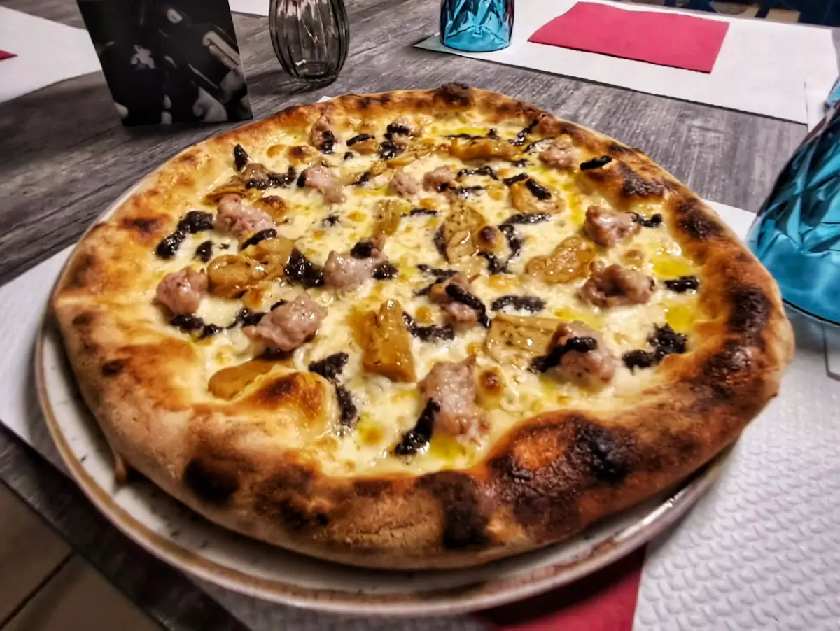 Pizzeria Atlas — Pizza Restaurant in Montenero di Bisaccia